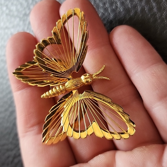 Monet | Jewelry | Vtg Monet Brooch | Poshmark